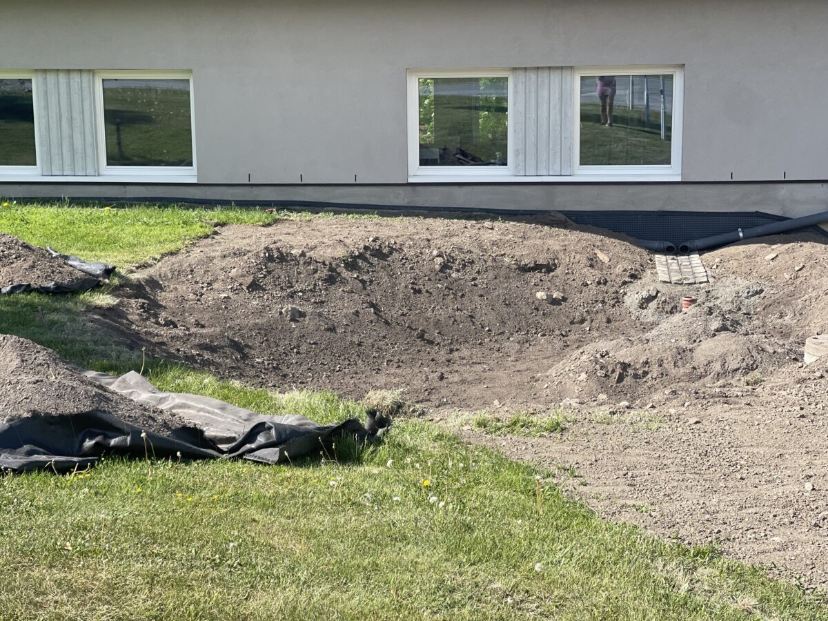 Lærte å bygge regnbed som virker - Norges grønne fagskole Vea